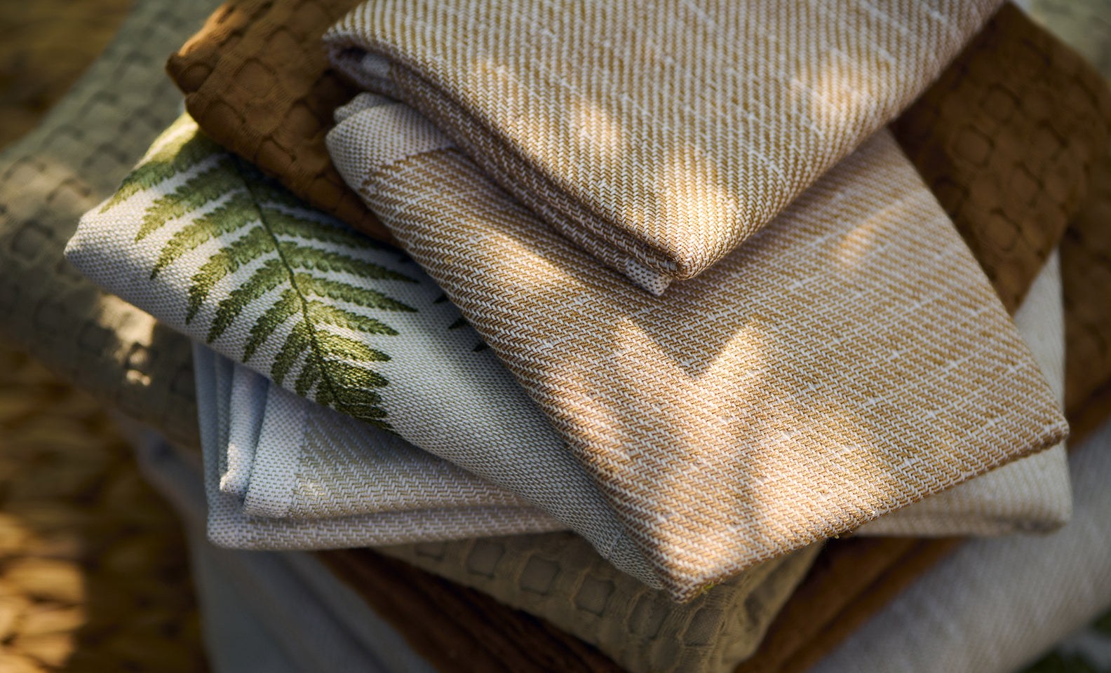 Bamboo Bliss: Exploring the Benefits of Oodaii's Cotton-Bamboo Blend T